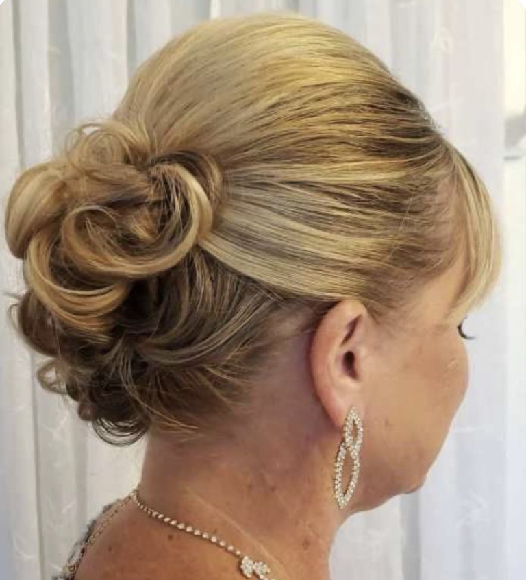 40 Short Hairstyles for Mother of the Bride Over 50 - Trendy Hairstyles ...