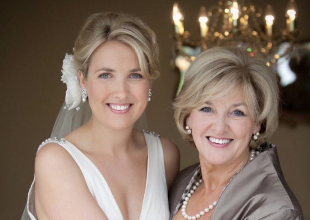 50 Cute Short Hairstyles for Mother of the Bride Over 60